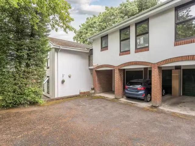 Old Church Road, Harborne, Birmingham 2 bed flat for sale £2.