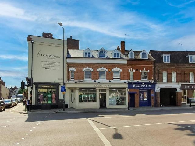 Old Cross, Hertford 2 bed apartment to rent £1,450 pcm £335 pw