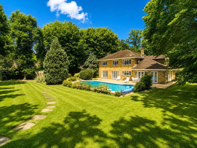 Old Avenue, West Byfleet, Surrey KT14, 5 bed detached house to rent, £5,950 pcm | PrimeLocation