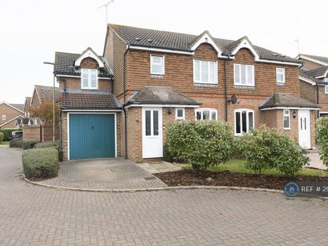 Old Bourne, Didcot, OX11 4 bed semi detached house to rent £2,300 pcm £531 pw