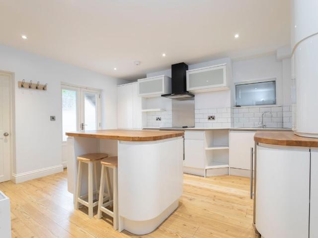 Old Bath Road, Cheltenham GL53, 2 bed flat to rent, £1,300 pcm | PrimeLocation