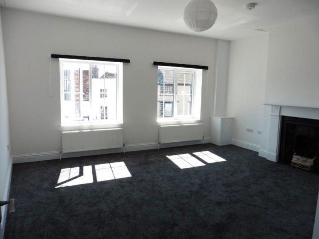 Old Bank Apartments £825pcm
