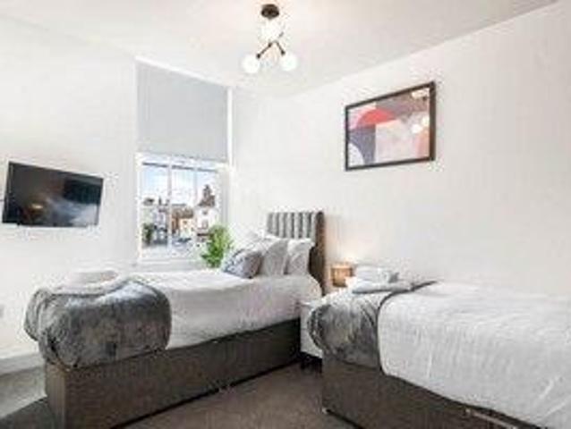 Old Bank Hse 6 Harmston 1 bed apartment to rent £1,995 pcm £460 pw