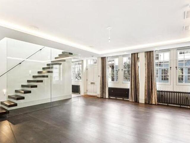 Old Barrack Yard, London, 3 Bedroom Mews