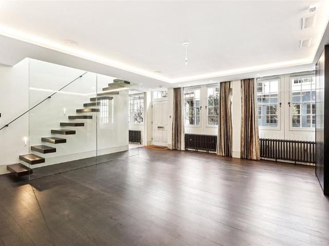 Old Barrack Yard, London, SW1X 3 bed mews to rent £9,750 pcm £2,250 pw