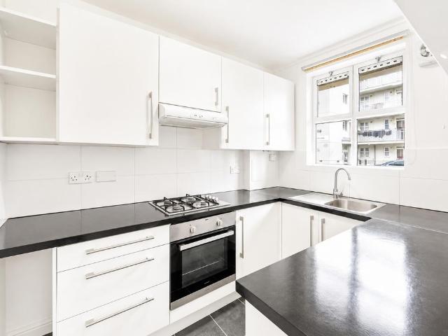 Old Bethnal Green Road, London E2 3 bed flat to rent £3,150 pcm £727 pw