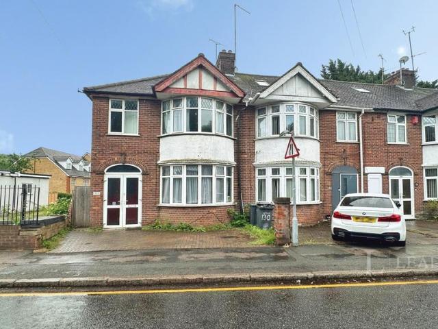 Old Bedford Road, Luton. 3 bed semi detached house to rent £1,850 pcm £427 pw