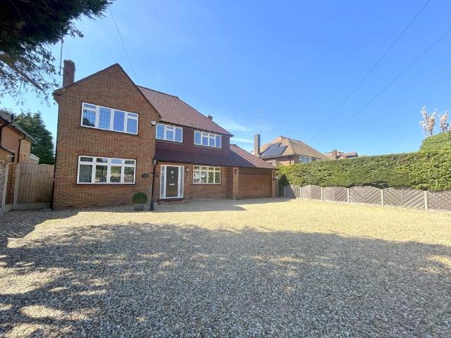 Old Bedford Road, Luton. 4 bed detached house to rent £2,750 pcm £635 pw