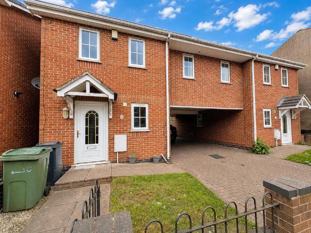 Old Birchills, Walsall, WS2 3 bed house to rent £1,075 pcm £248 pw
