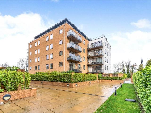 Old Bracknell Lane West, Bracknell. 2 bed apartment to rent £1,650 pcm £381 pw