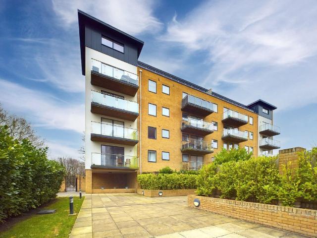 Old Bracknell Lane West, Bracknell, Berkshire RG12, 1 bed flat to rent, £1,300 pcm | PrimeLocation