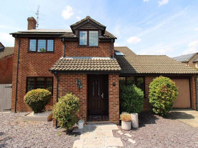 Old Brickfield Road, Aldershot, Hampshire GU11, 4 bed detached house to rent, £2,250 pcm | PrimeLocation