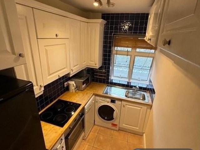 Old Brompton Road, London, SW5 3 bed flat to rent £3,150 pcm £727 pw