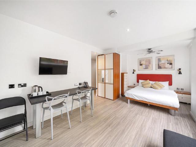 Old Brompton Road, London, SW7 Studio to rent £3,000 pcm £692 pw