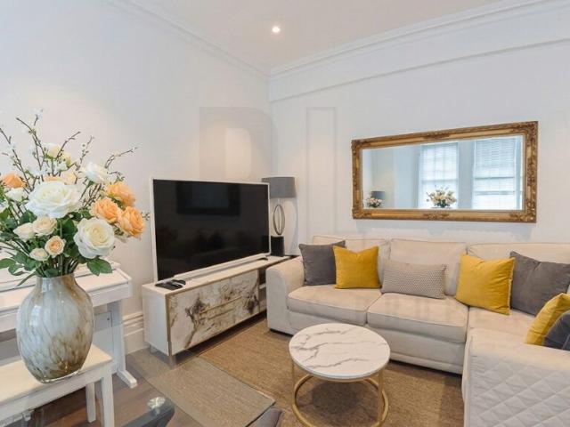 Old Brompton Road, London SW7, 3 bed flat to rent, £4,300 pcm | PrimeLocation