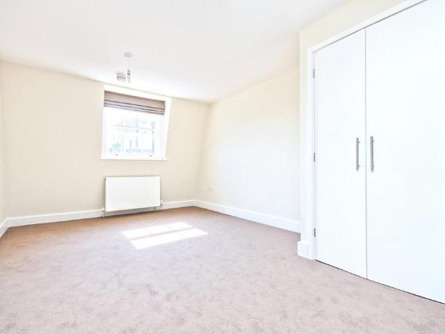 Old Brompton Road, South Kensington. Studio to rent £1,408 pcm £325 pw