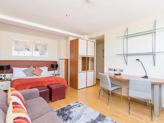 Old Brompton Road, South Kensington. Studio to rent £3,211 pcm £741 pw