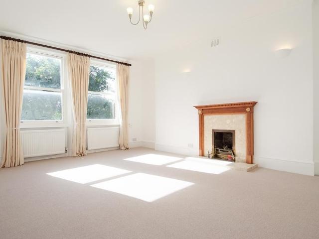 Old Brompton Road, South Kensington SW5 2 bed flat to rent £3,850 pcm £888 pw