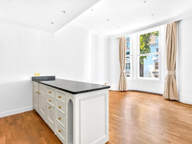 Old Brompton Road, South Kensington. 2 bed apartment to rent £4,767 pcm £1,100 pw