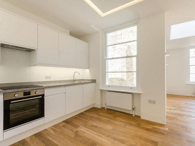Old Brompton Road, South Kensington. 2 bed flat to rent £6,500 pcm £1,500 pw