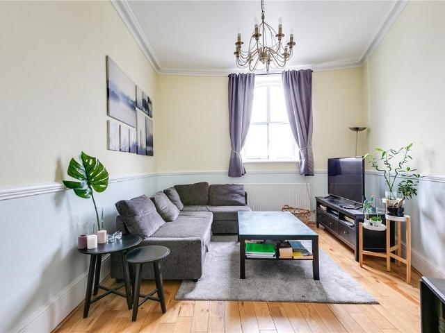 Old Brompton Road, South Kensington. 2 bed flat to rent £3,500 pcm £808 pw