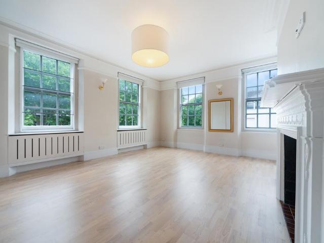 Old Brompton Road, SW5 4 bed flat to rent £6,500 pcm £1,500 pw