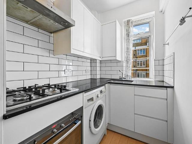 Old Brompton Road, SW5 Studio to rent £1,998 pcm £461 pw