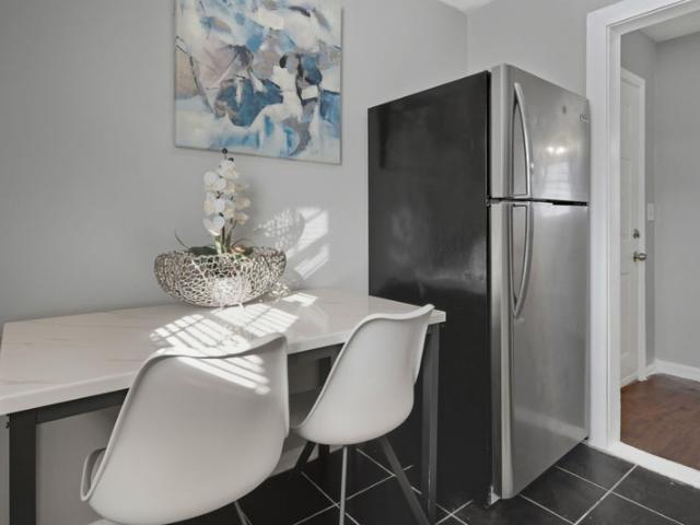 Old Gordon Home, a 2 minute walk to transit stop M
