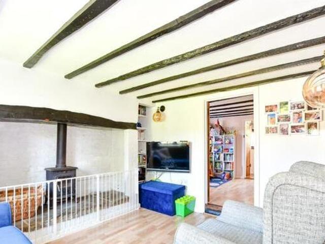 Old Guildford Road, Horsham, 2 Bedroom Cottage