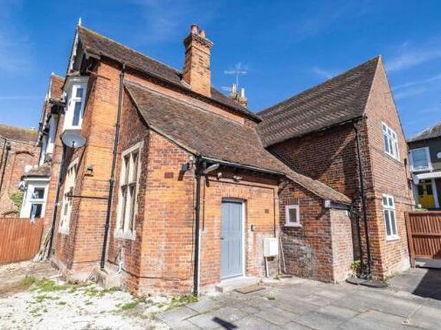 Old Dover Road, Canterbury, 3 Bedroom Flat