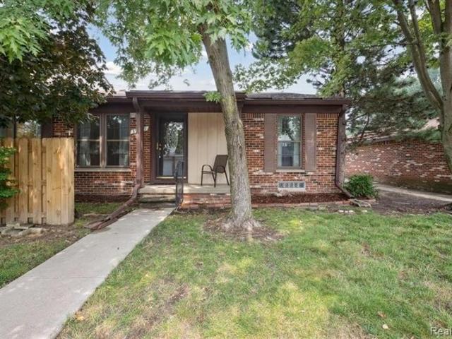 Old Dominion Dr, Clinton Township, Condo For Sale