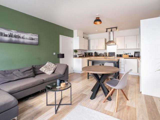 Old Devonshire Road Balham SW12 2 bed flat to rent £2,850 pcm £658 pw