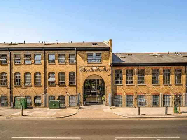 Old Ford Road, London E3 2 bed flat to rent £2,800 pcm £646 pw