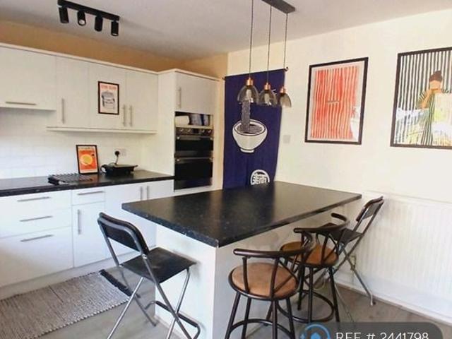 Old Ford Road, London, E3 3 bed maisonette to rent £3,150 pcm £727 pw