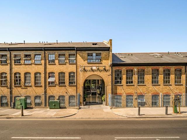 Old Ford Road, Victoria Park E3, 2 bed flat to rent, £2,800 pcm | PrimeLocation