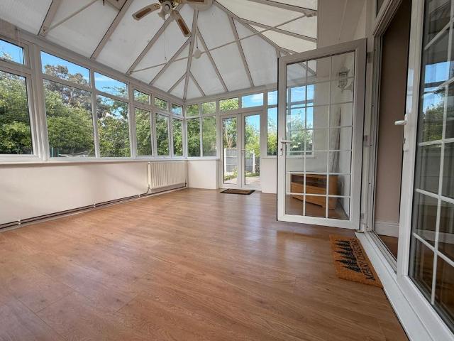 Old Farm Avenue, Sidcup DA15 4 bed bungalow to rent £2,600 pcm £600 pw