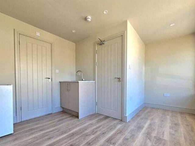 Old Farm Road, West Drayton, 1 Bedroom House