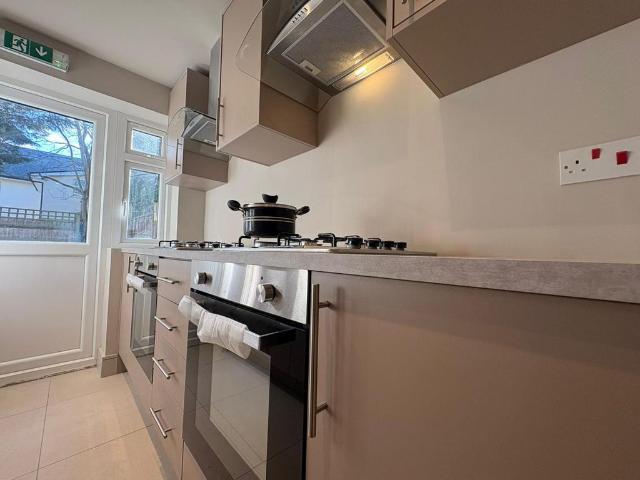 Old Farm Road, West Drayton, UB7 6 bed terraced house to rent £4,450 pcm £1,027 pw