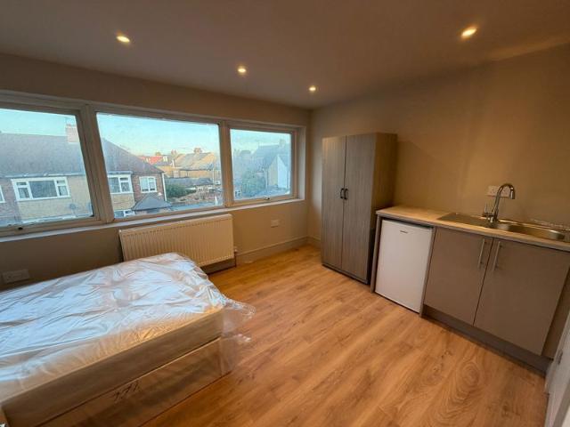 Old Farm Road, West Drayton UB7, Room to rent, £900 pcm | PrimeLocation