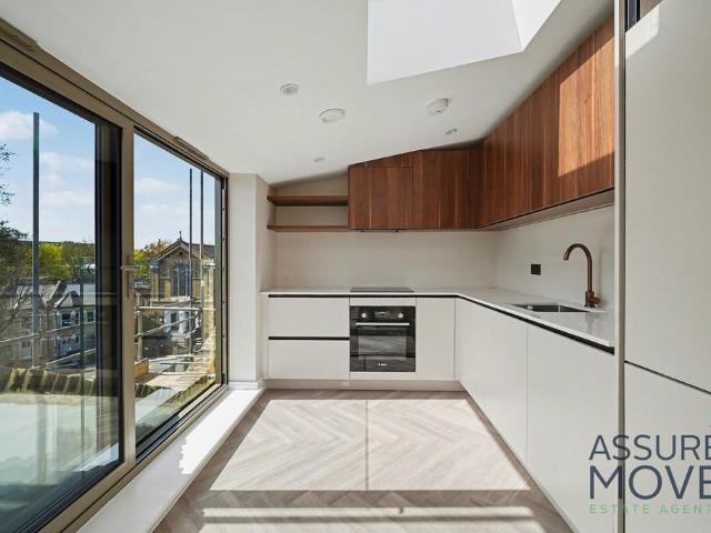 Old Kent Road London, London, SE1 2 bed flat to rent £2,300 pcm £531 pw