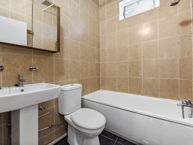 Old Kent Road, London SE15, 2 bed flat to rent, £1,500 pcm | PrimeLocation
