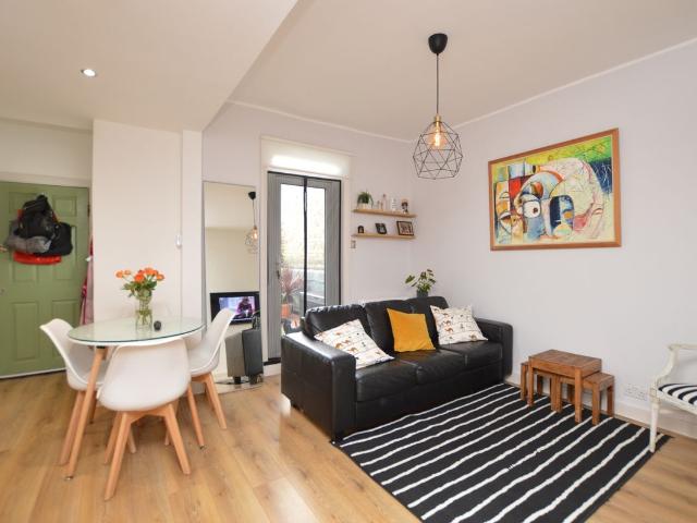 Old Kent Road, London SE15, 2 bed flat to rent, £1,900 pcm | PrimeLocation