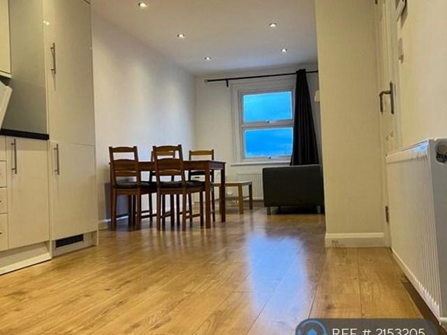Old Kent Road, London, SE15 3 bed maisonette to rent £2,995 pcm £691 pw