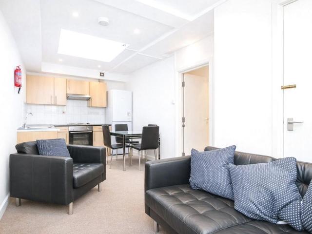 Old Kent Road, London, SE1 2 bed flat to rent £1,900 pcm £438 pw