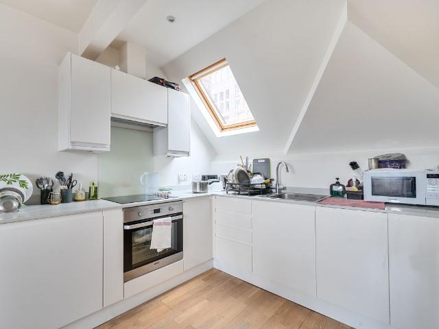 Old Kent Road, Peckham SE15, 2 bed flat to rent, £2,100 pcm | PrimeLocation