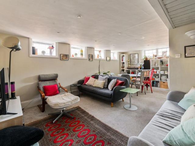 Old Kent Road, SE1, Bermondsey. 4 bed flat to rent £4,250 pcm £981 pw