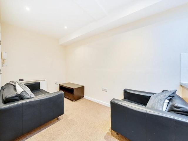 Old Kent Road, Southwark, London, SE1 2 bed flat to rent £1,900 pcm £438 pw