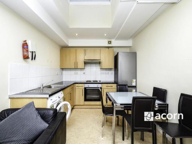Old Kent Road Walworth SE1 2 bed flat to rent £1,900 pcm £438 pw