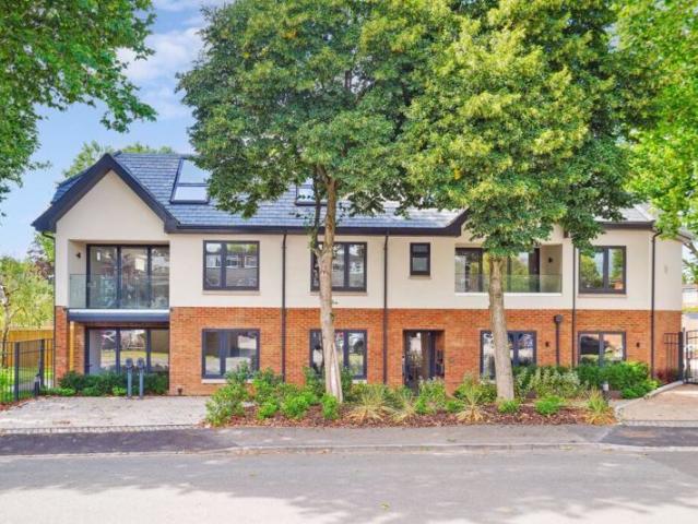Old Kiln Road, Flackwell Heath, High Wycombe HP10, 2 bed flat to rent, £2,150 pcm | PrimeLocation