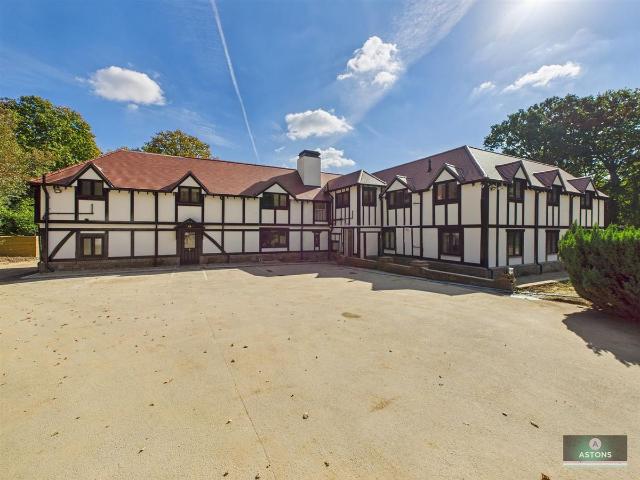 Old Hollow, Worth, Crawley RH10, 2 bed flat to rent, £1,550 pcm | PrimeLocation